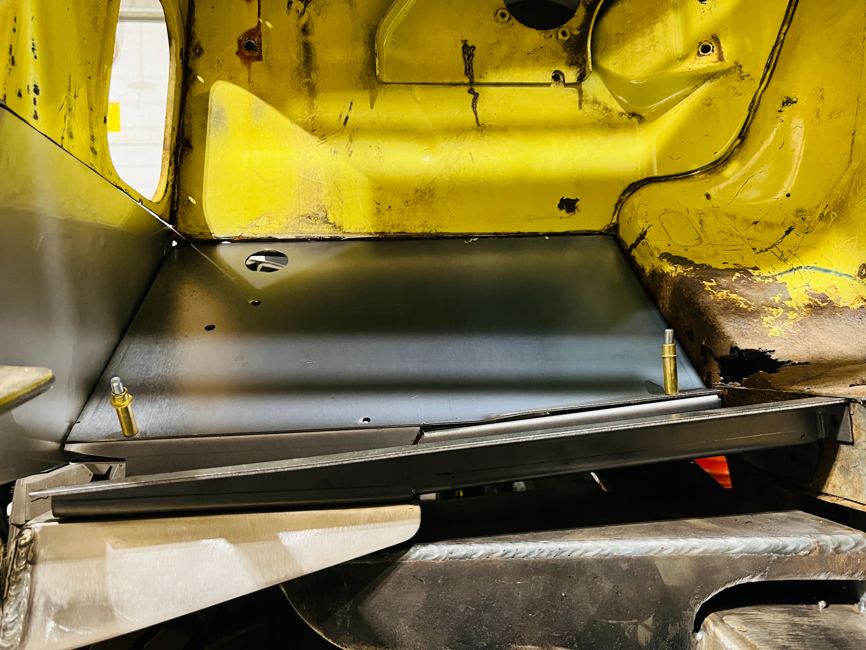 International Scout II and Traveler Front Cab Mount – Custom Scouts