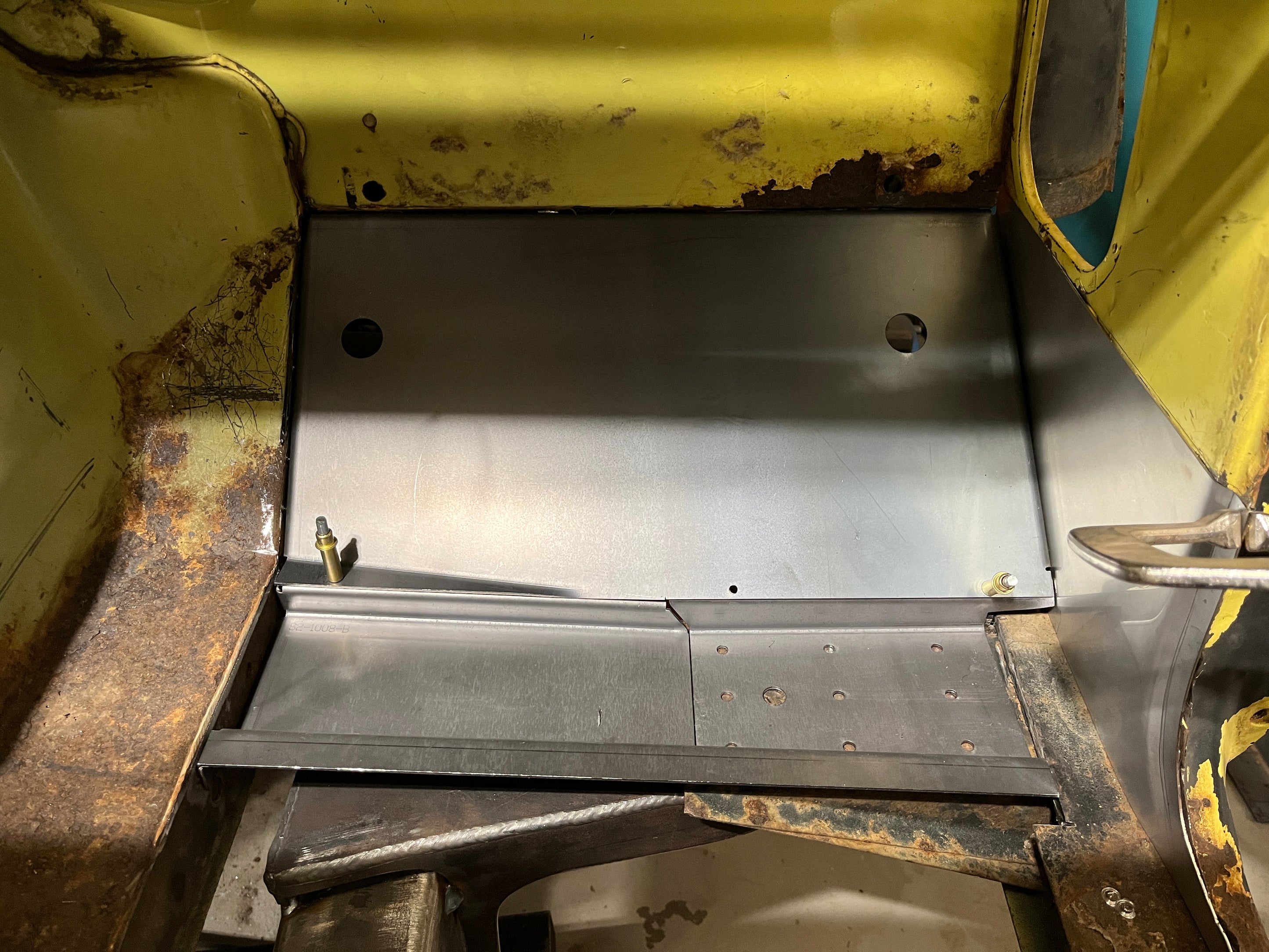 International Scout II and Traveler Front Cab Mount – Custom Scouts